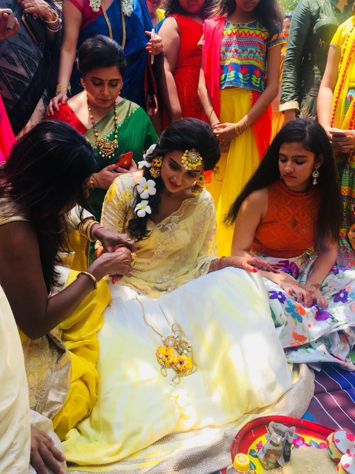 বাঙালি প্রথা মেনে বাওয়ালি রাজবাড়িতে শুভশ্রীর গায়ে হলুদ, দেখুন ভিডিও ...